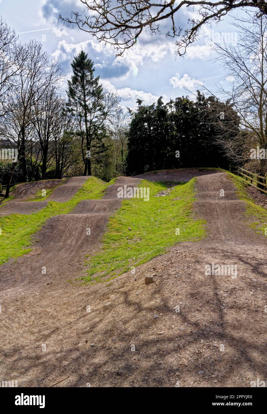 Empty race track curve hi-res stock photography and images - Alamy