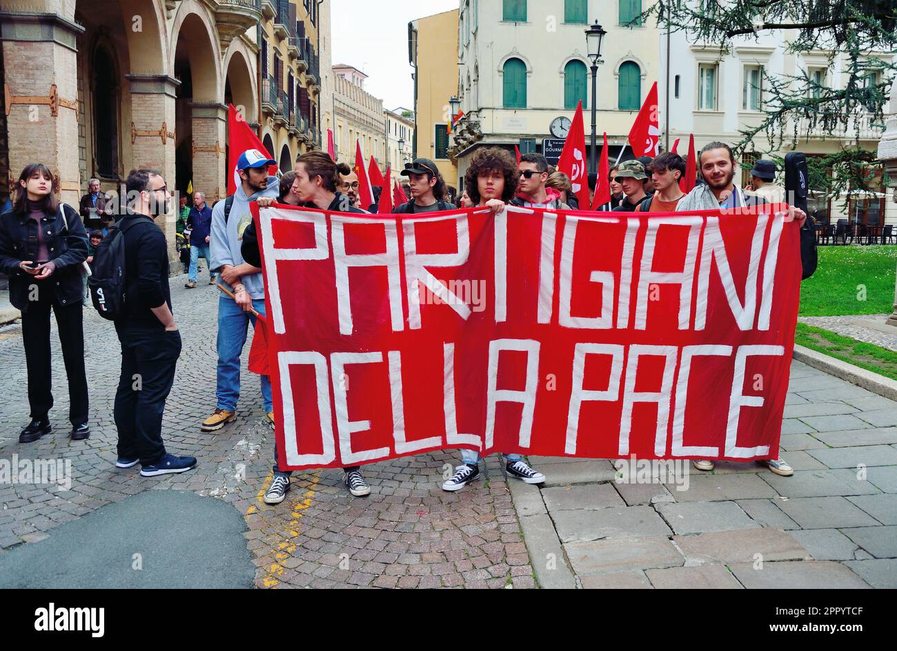 Partisan chants hi-res stock photography and images - Alamy