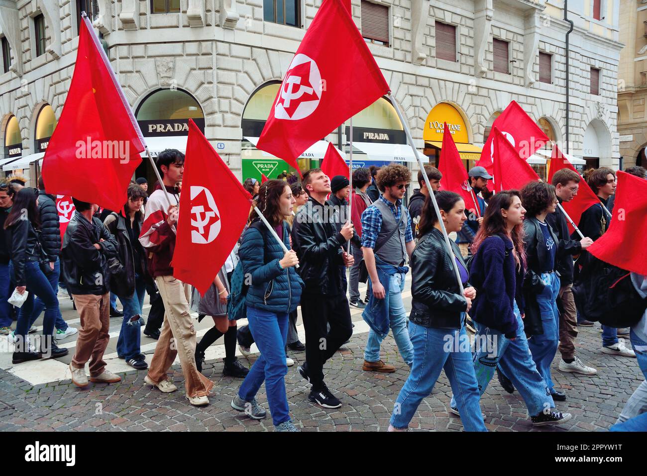 Partisan chants hi-res stock photography and images - Alamy