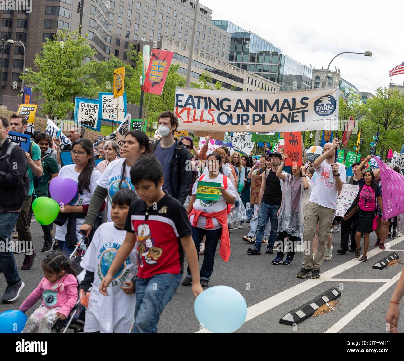 A group of people holding signs and marching to the White House at the ...