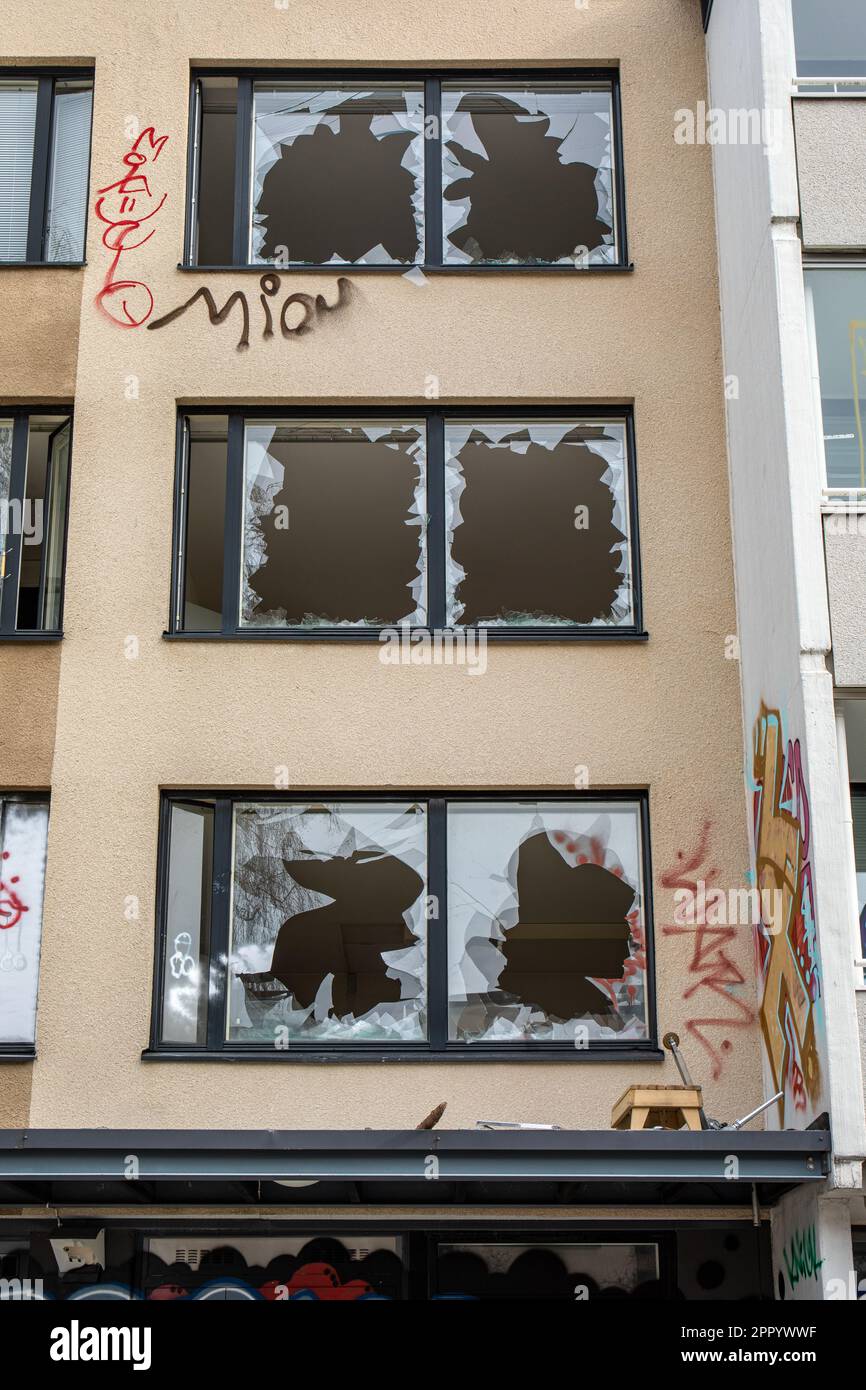 Vandalized broken windows hi-res stock photography and images - Alamy