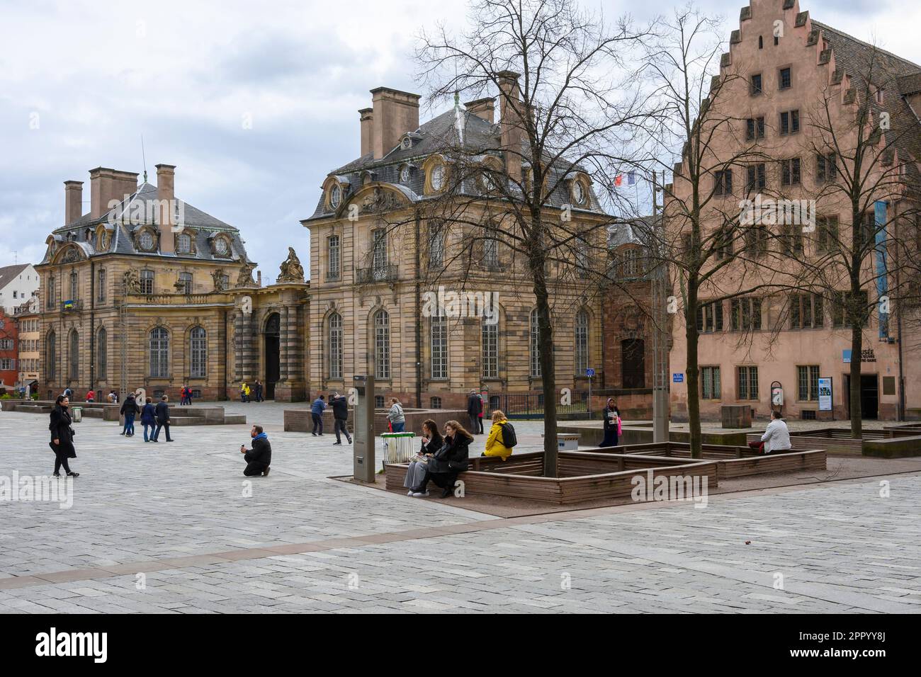 The Place du Ch‰teau in Strasbourg, France, with the history museum ...