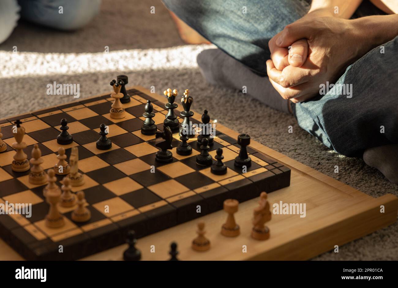 People sitting on the floor playing chess Stock Photo - Alamy
