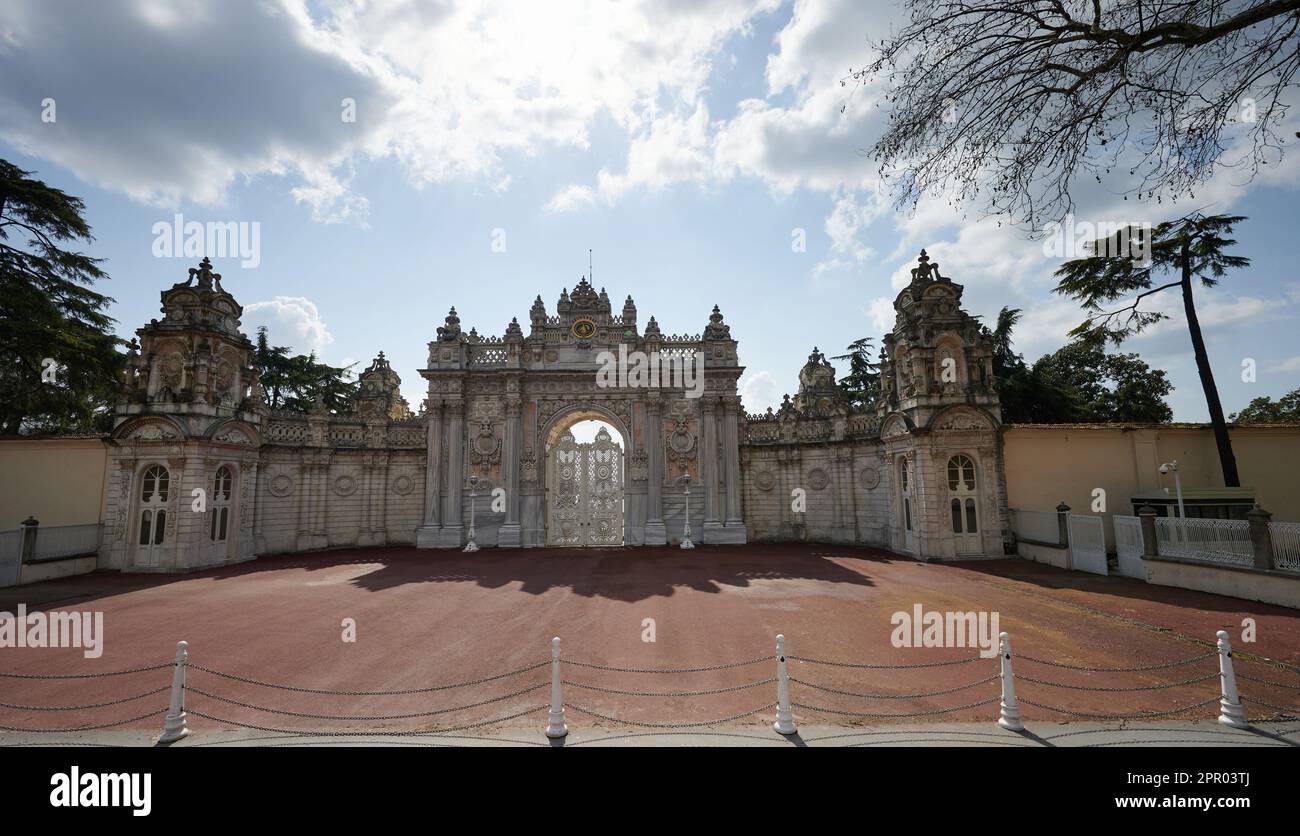 Beautiful facade of turkish gate to palace street view Stock Photo - Alamy