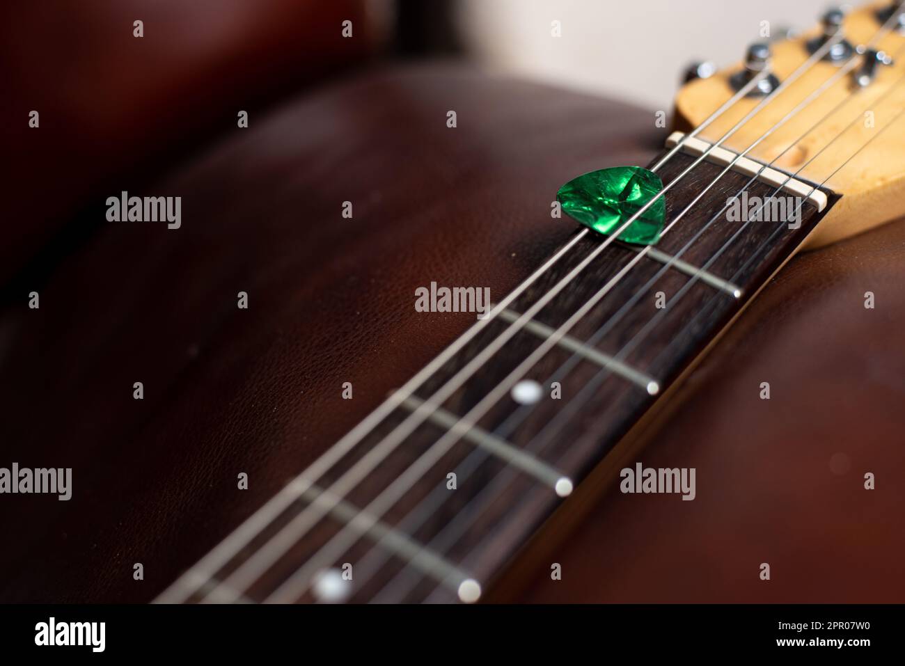 Pick in strings hi-res stock photography and images - Alamy