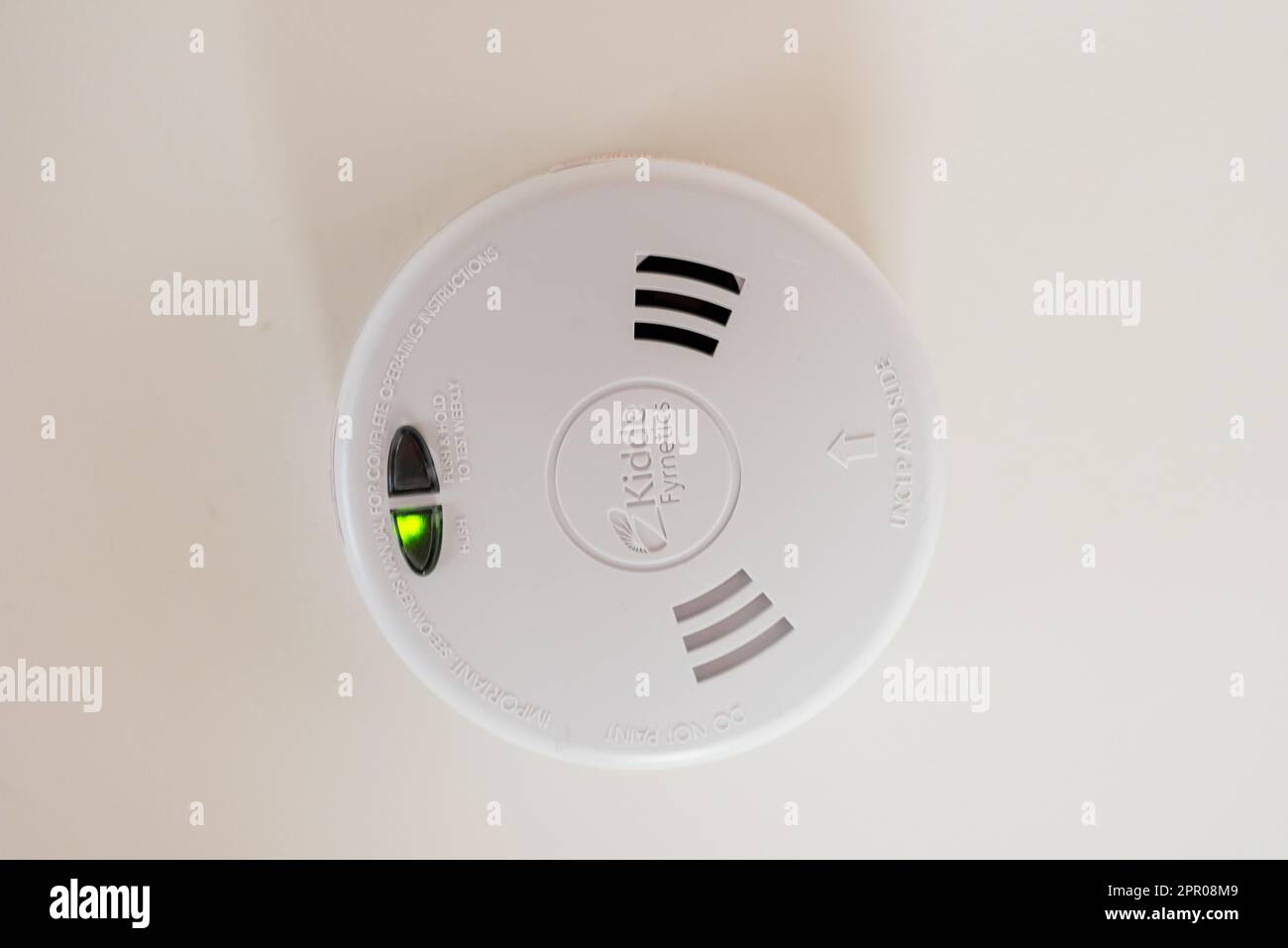 Fire alarm mounted on ceiling Stock Photo - Alamy