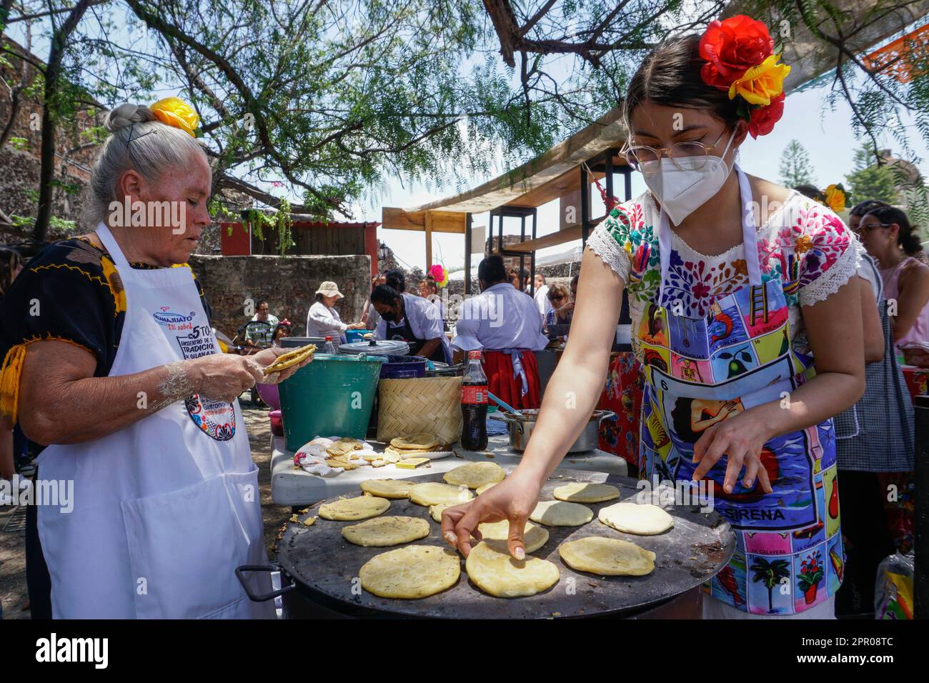 Magdalena Rivera Flores, left, and María Serena Sardina Pérez shape ...