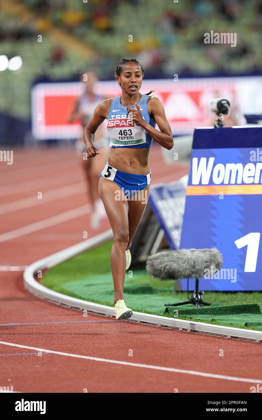 Selamawit Teferi participating in the 10.000 meters at the 2022 ...