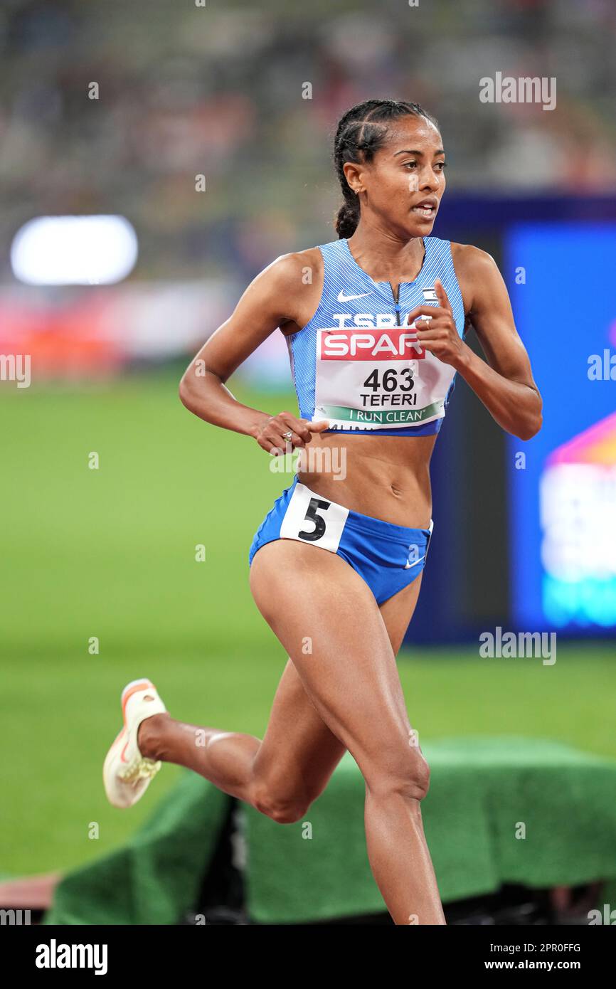 Selamawit Teferi participating in the 10.000 meters at the 2022 ...