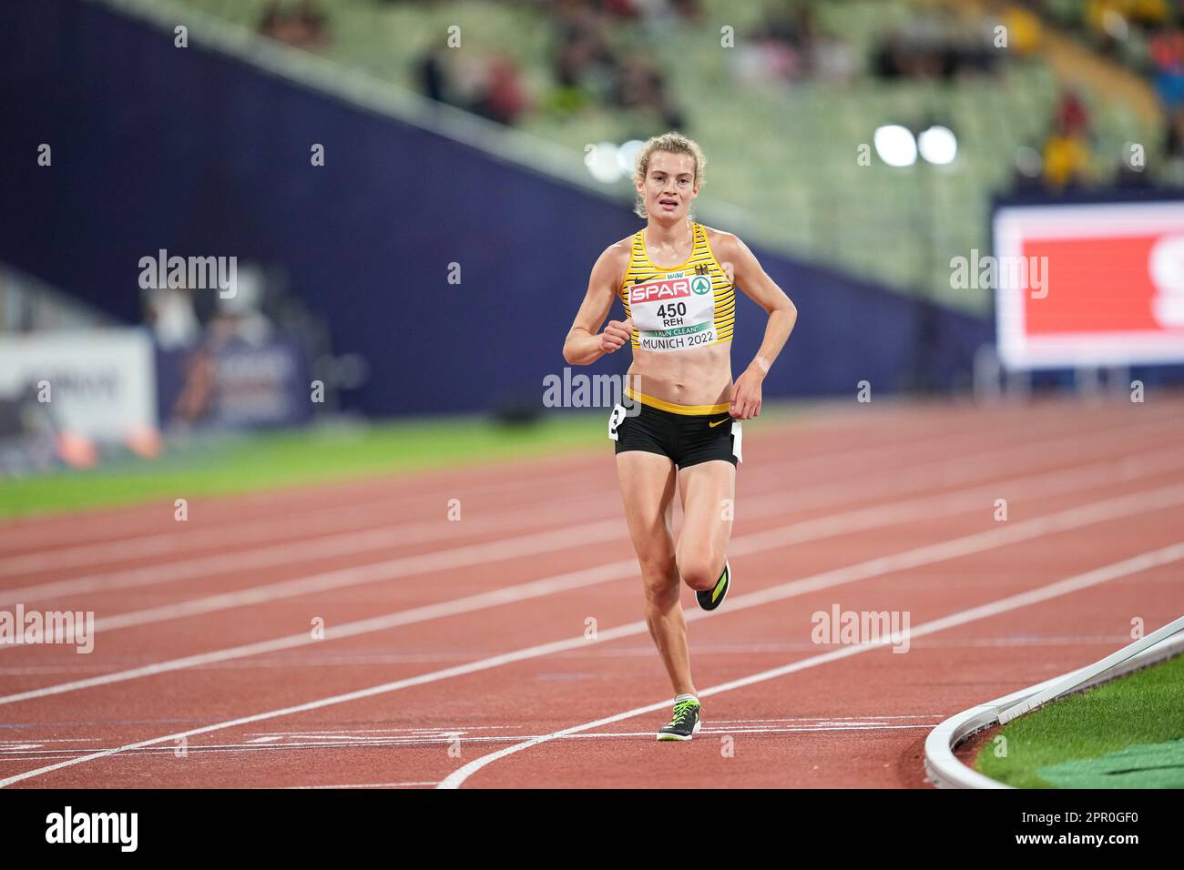 Alina Reh participating in the 10.000 meters at the 2022 European ...