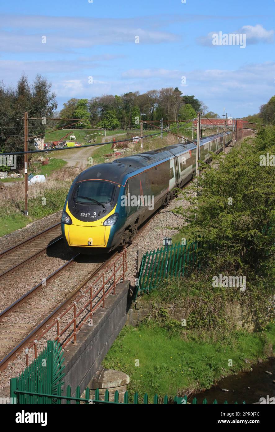 Avanti West Coast class 390 pendolino electric multiple-unit, number ...