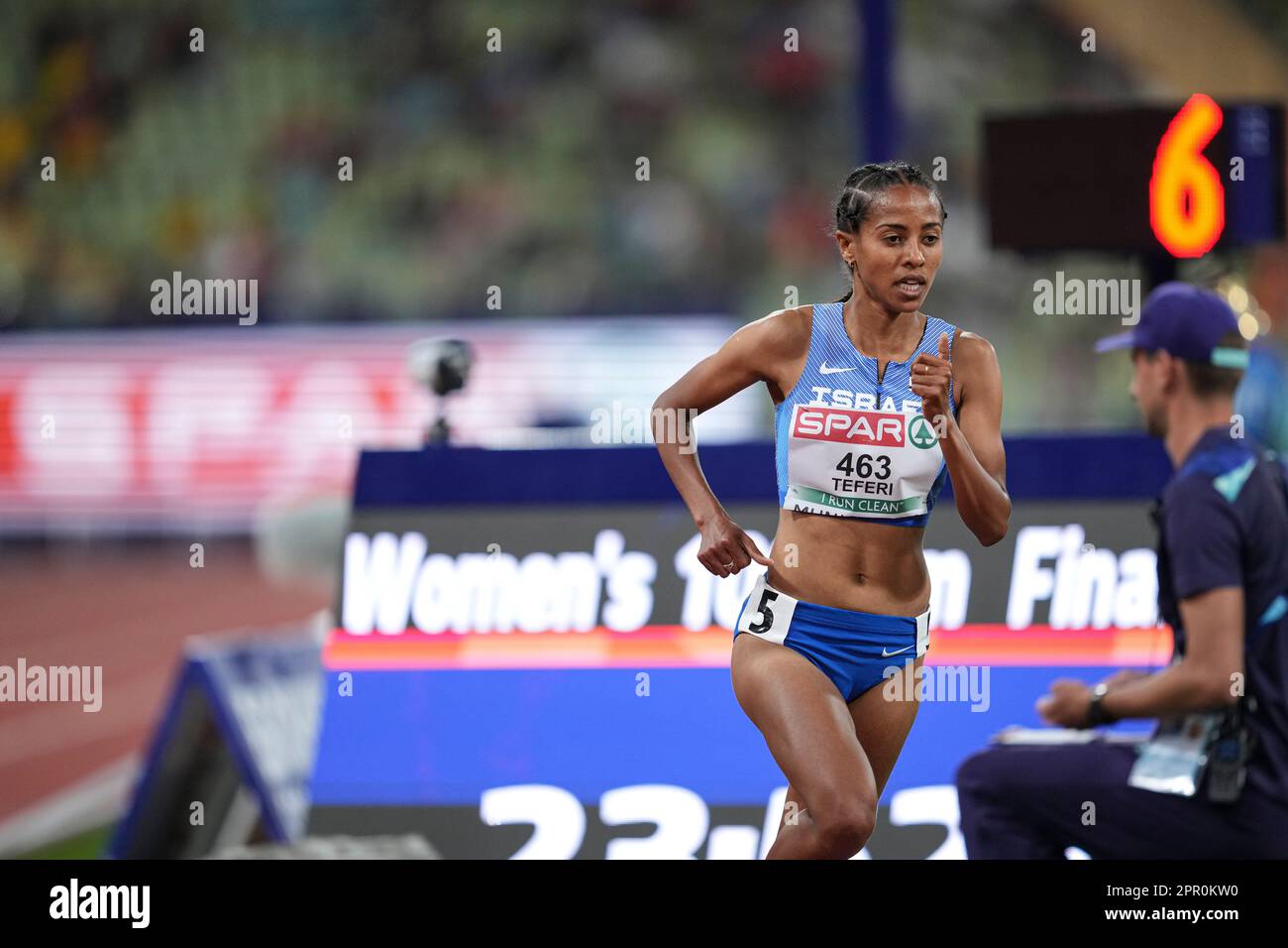 Selamawit Teferi participating in the 10.000 meters at the 2022 ...