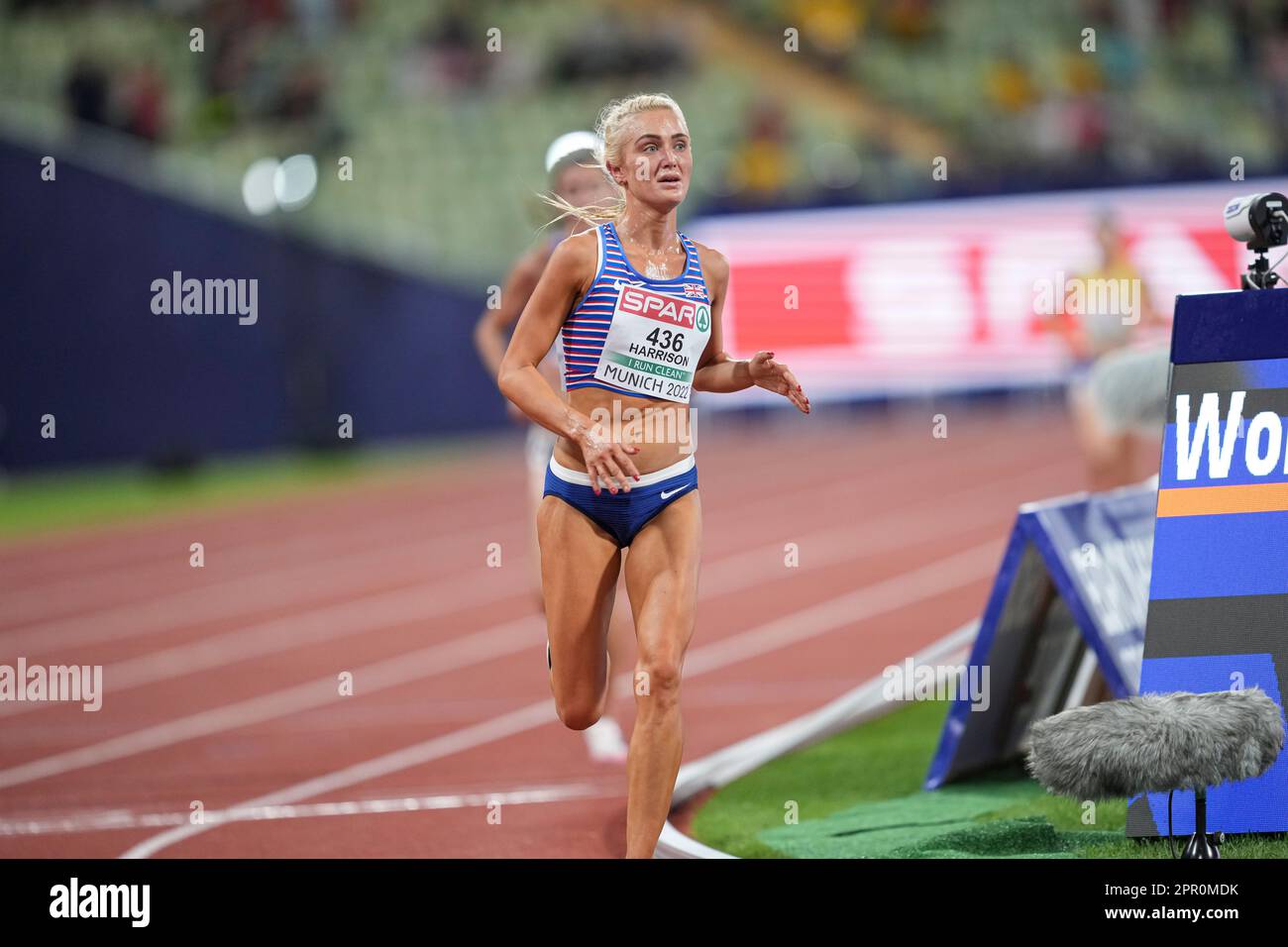 Samantha Harrison participating in the 10.000 meters at the 2022 ...