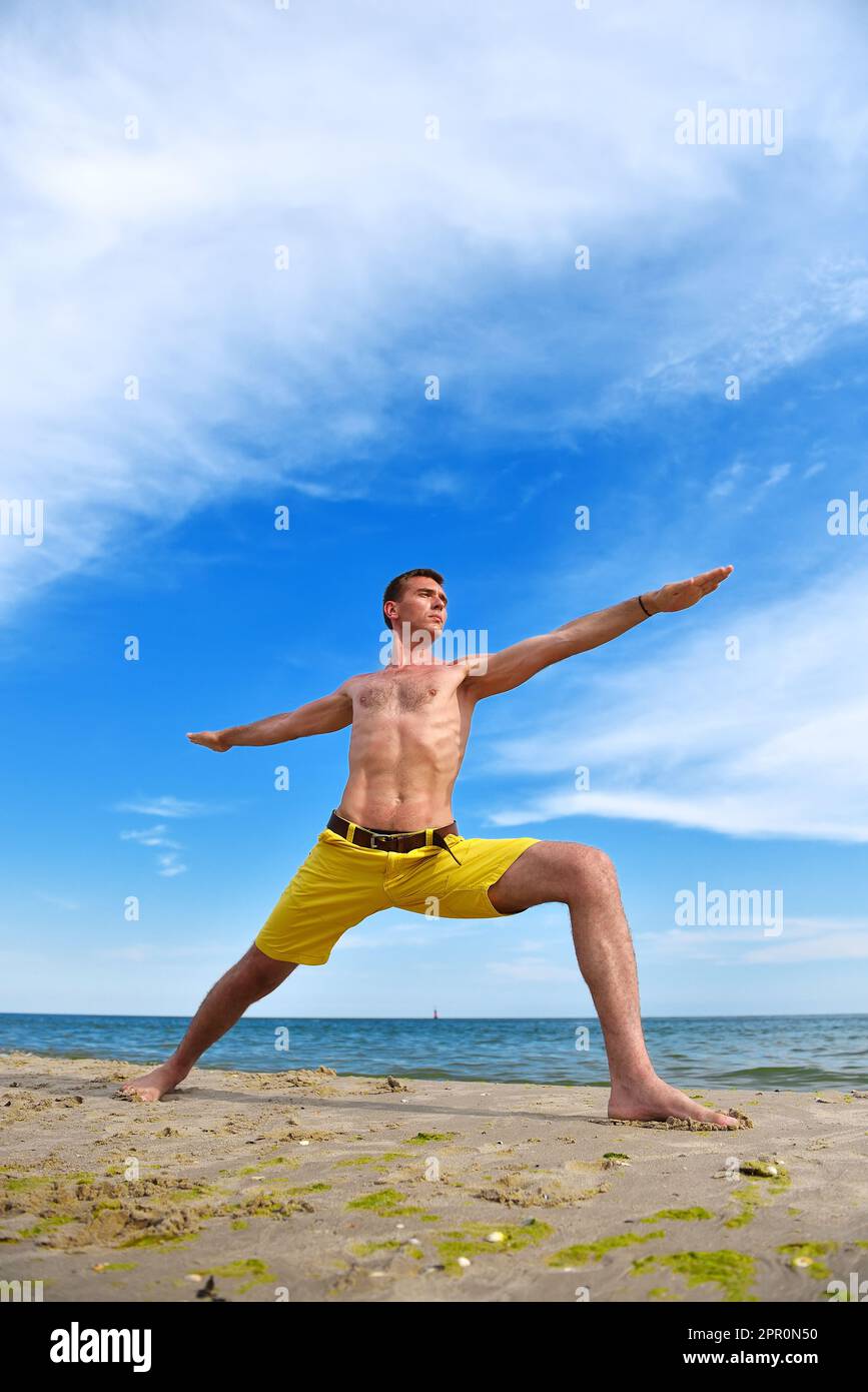 Yoga sea hi-res stock photography and images - Alamy