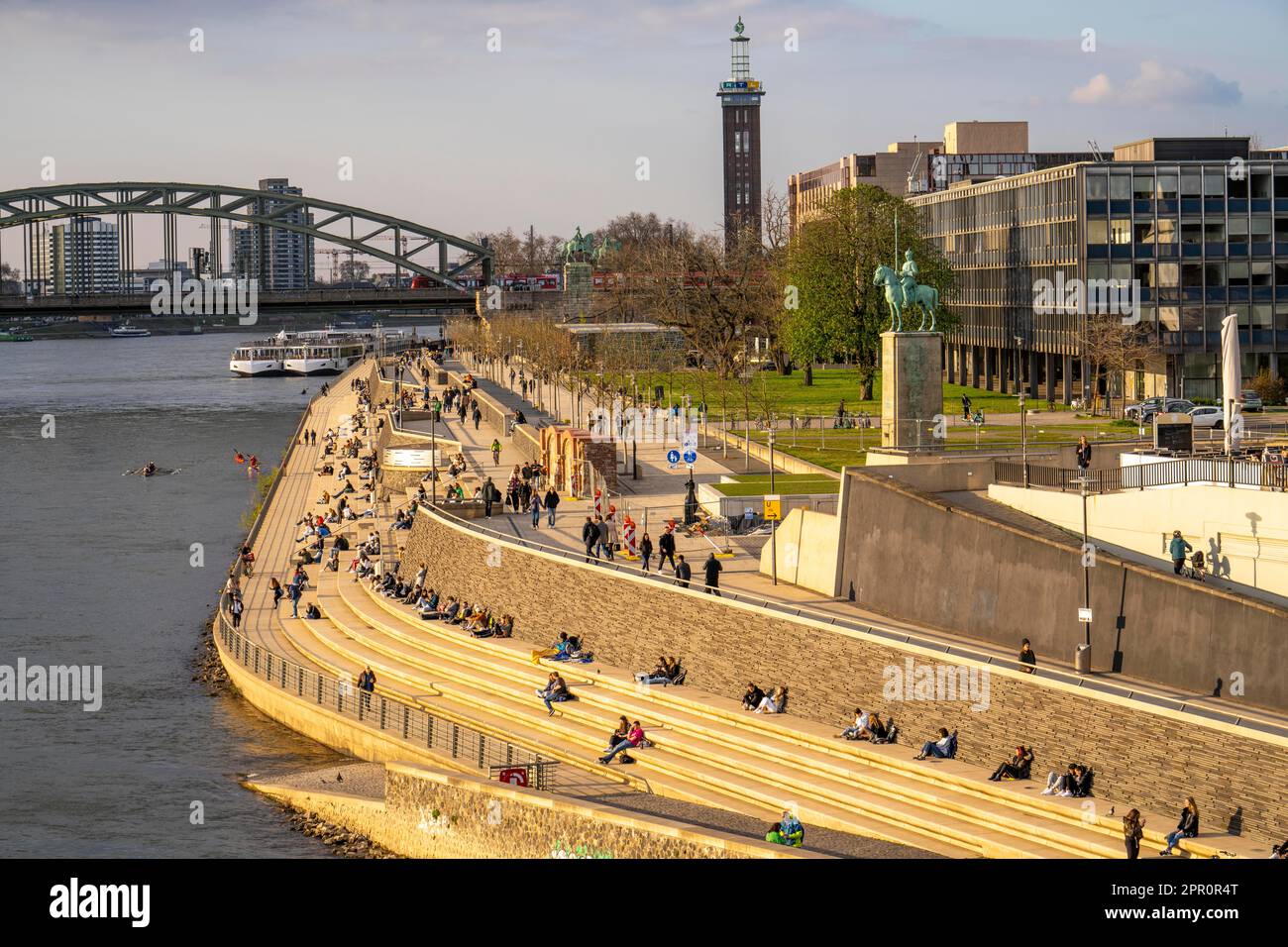 Rhine promenade, Rhine boulevard, on the Deutz bank, people sitting in ...