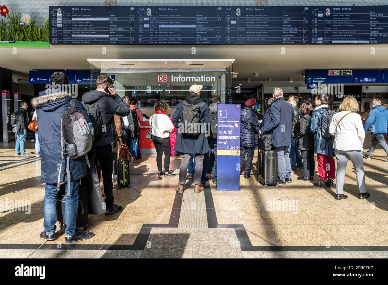 Information stand for travellers, Infocenter, Information, in the main station of Cologne, NRW ...