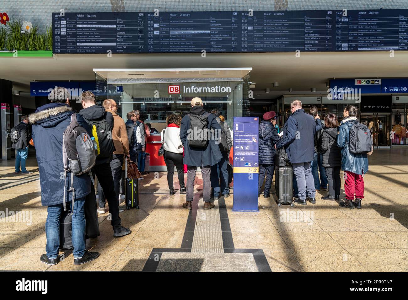 Information stand for travellers, Infocenter, Information, in the main station of Cologne, NRW ...