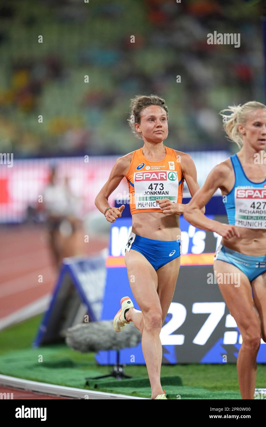 Silke Jonkman participating in the 10.000 meters at the 2022 European ...