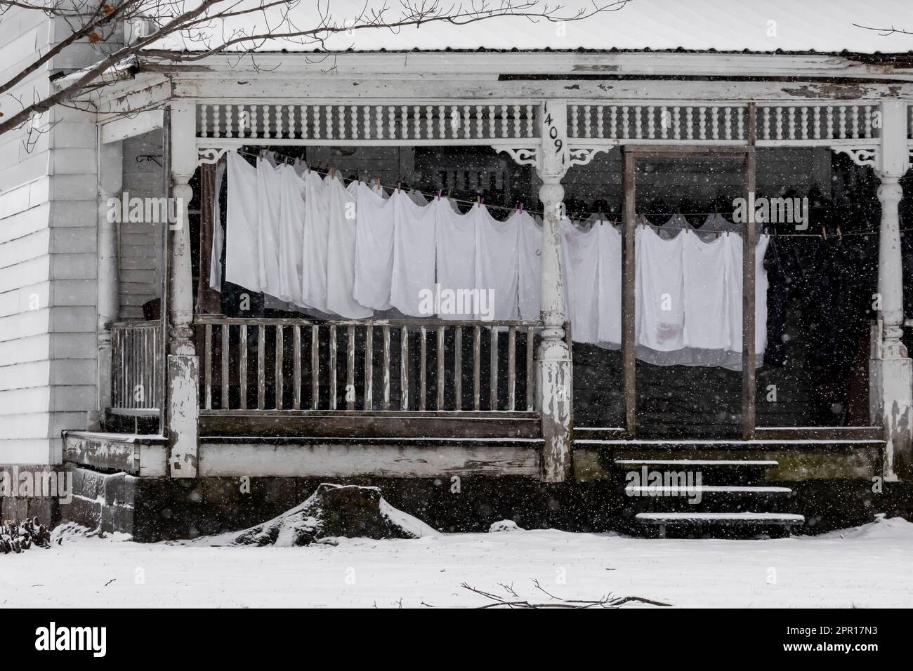 Amish laundry hi-res stock photography and images - Alamy