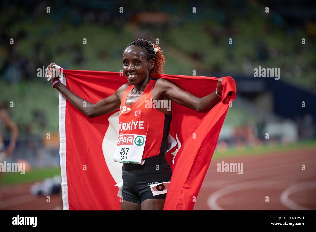 Yasemin Can with his country's flag, celebrating his medal in the ...