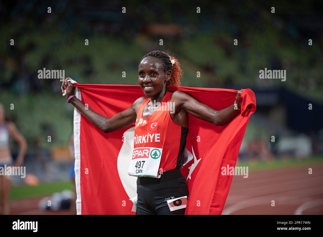 Yasemin Can with his country's flag, celebrating his medal in the ...