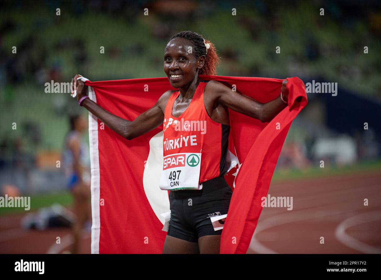 Yasemin Can with his country's flag, celebrating his medal in the ...