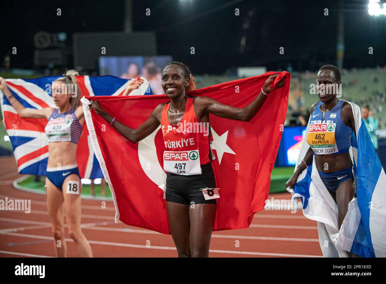 Yasemin Can with his country's flag, celebrating his medal in the ...