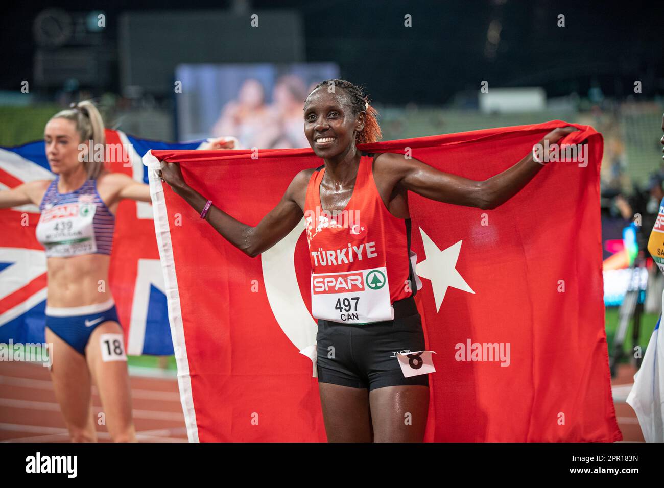 Yasemin Can with his country's flag, celebrating his medal in the ...