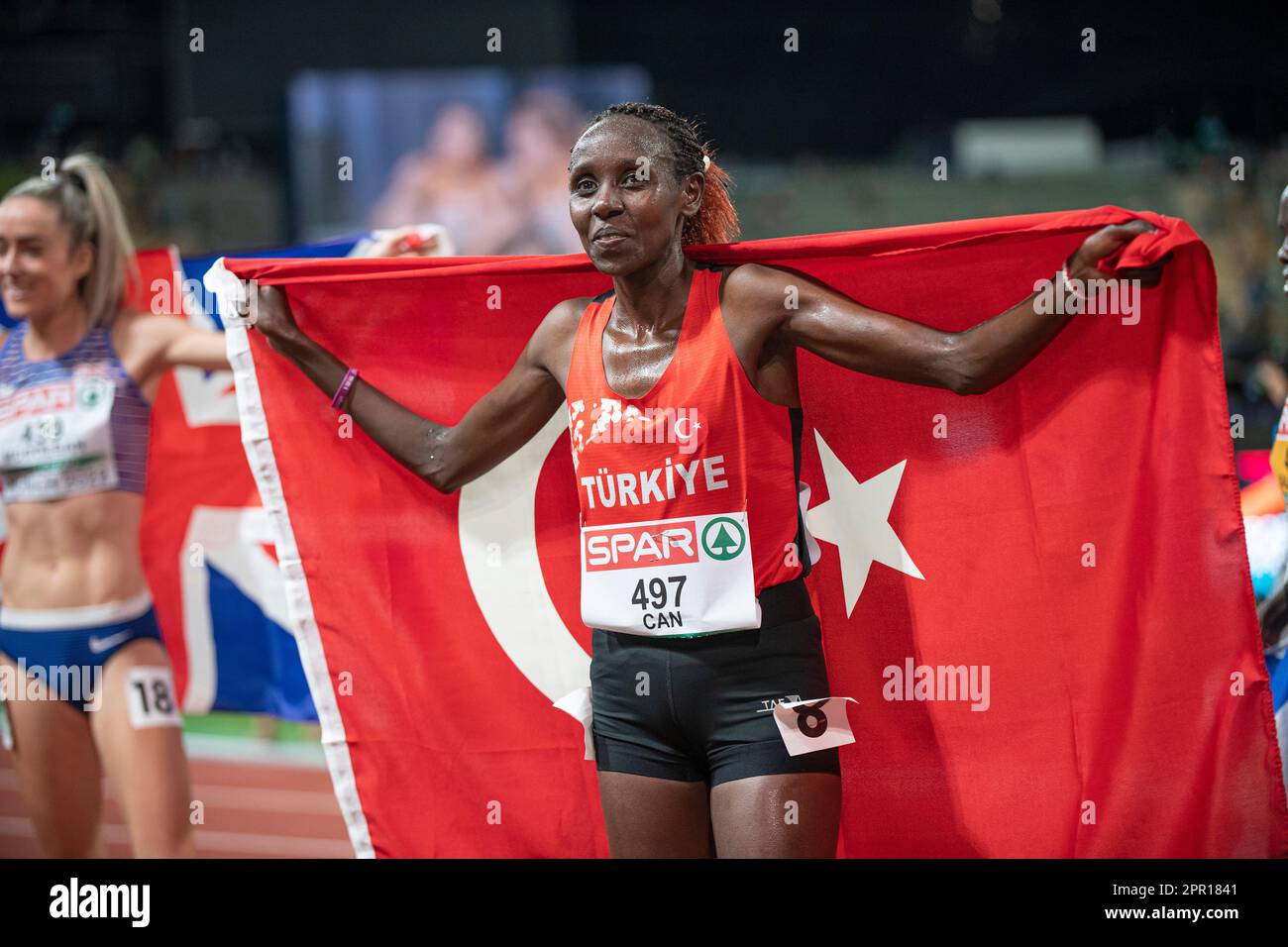 Yasemin Can with his country's flag, celebrating his medal in the ...