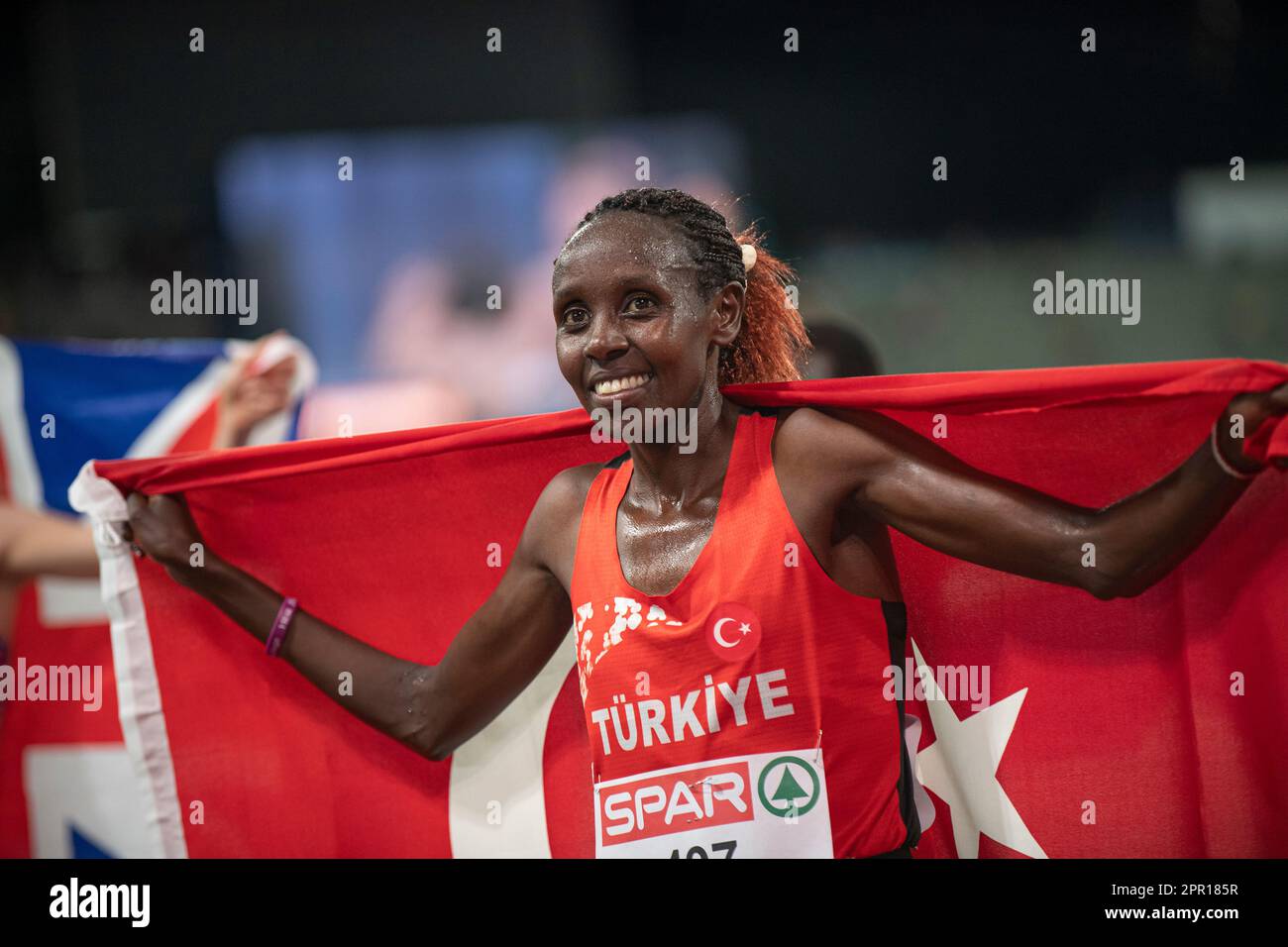 Yasemin Can with his country's flag, celebrating his medal in the ...
