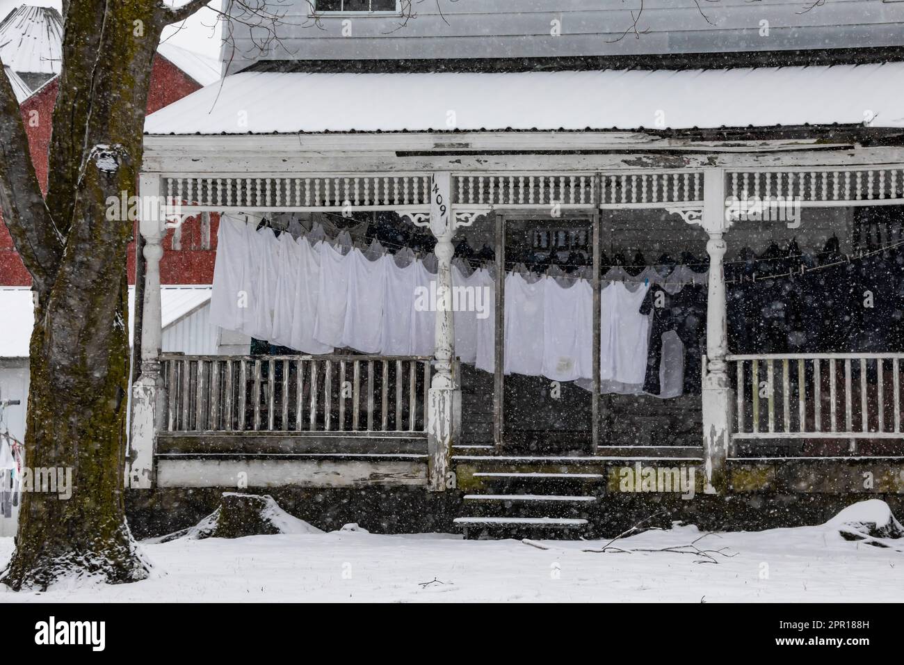 Amish laundry hi-res stock photography and images - Alamy