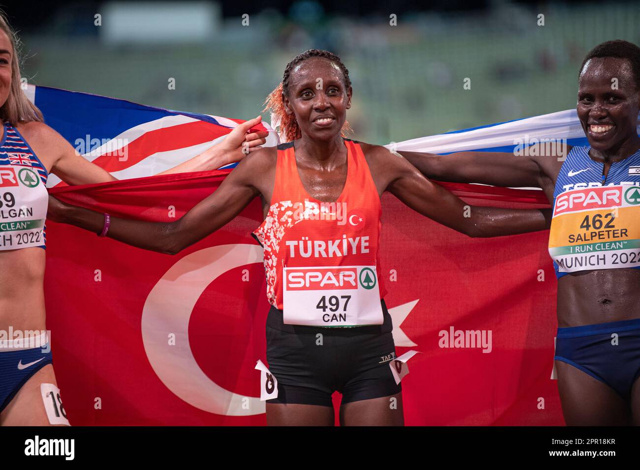 Yasemin Can with his country's flag, celebrating his medal in the ...