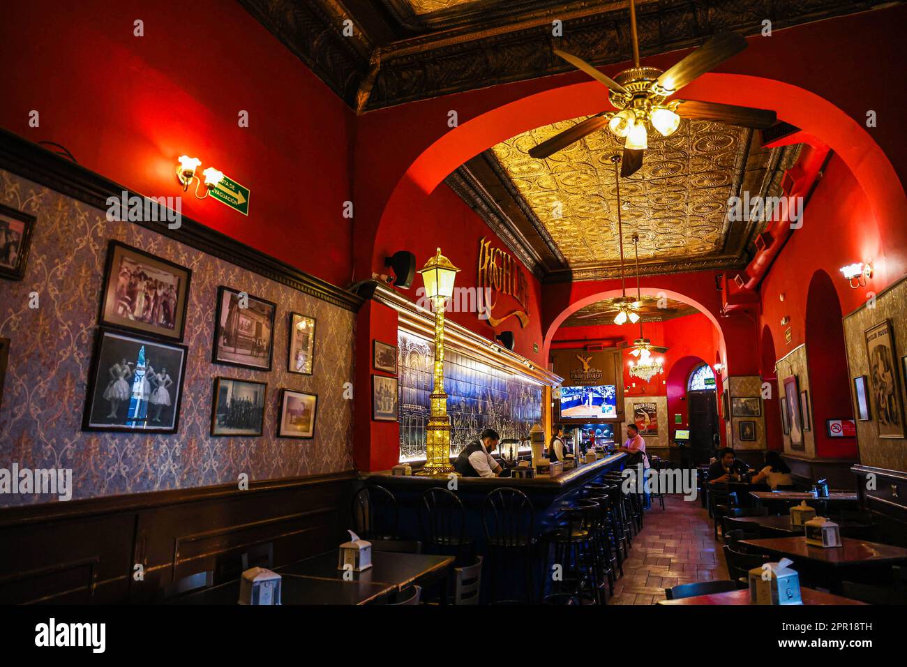 Iluminación de bar hi-res stock photography and images - Alamy