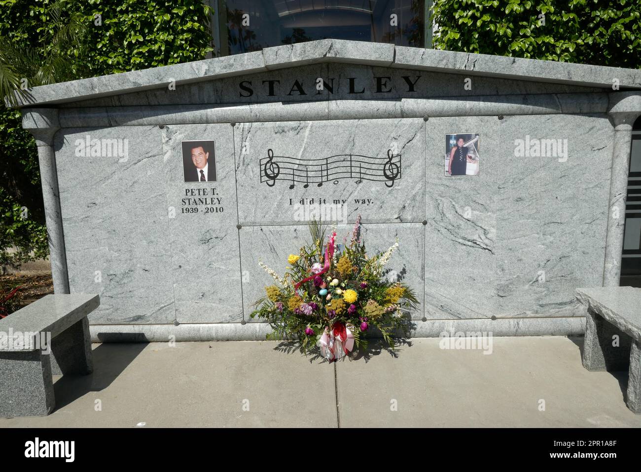 Los Angeles, California, USA 22nd April 2023 Pete Stanley Grave in ...
