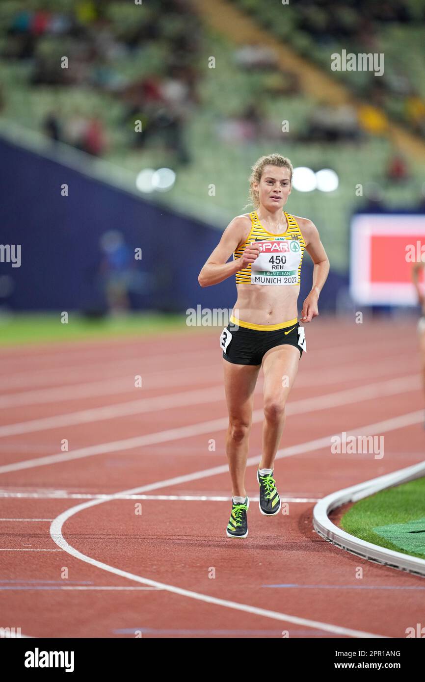 Alina Reh participating in the 10.000 meters at the 2022 European ...