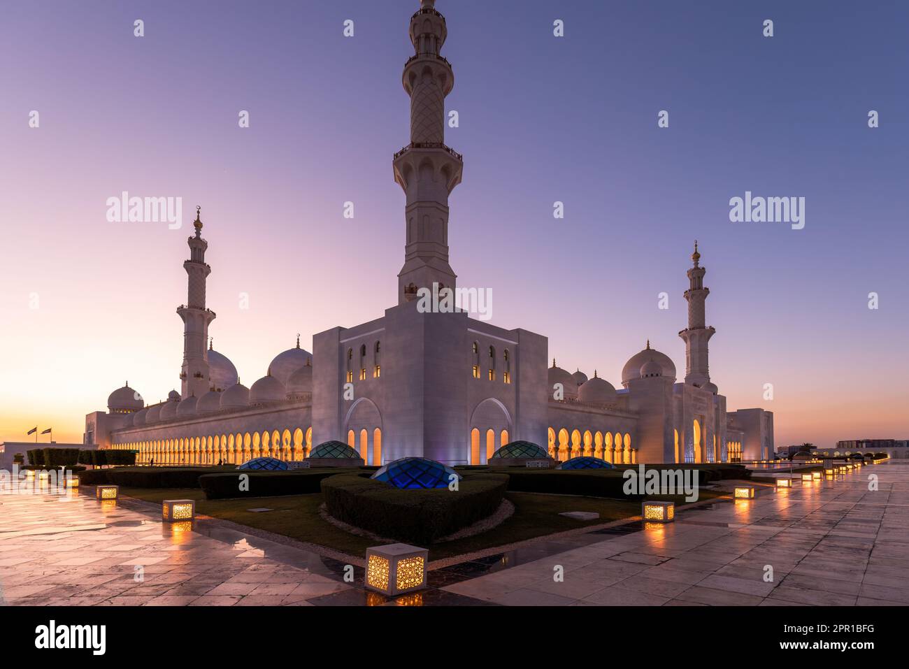 Abu Dhabi Grand Mosque, Iconic Landmark and Architectural Marvel of UAE ...