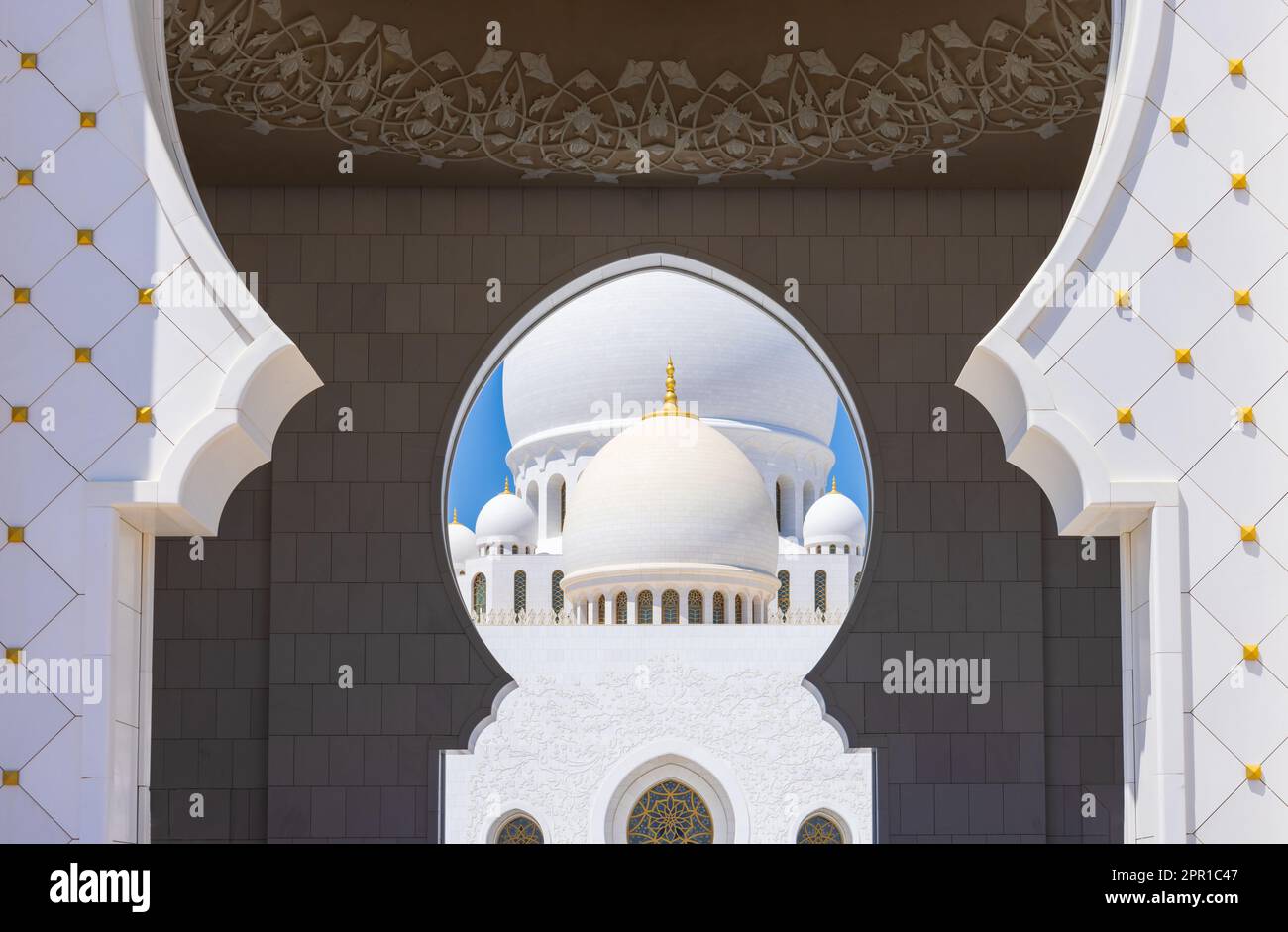 Abu Dhabi Grand Mosque, Iconic Landmark and Architectural Marvel of UAE ...