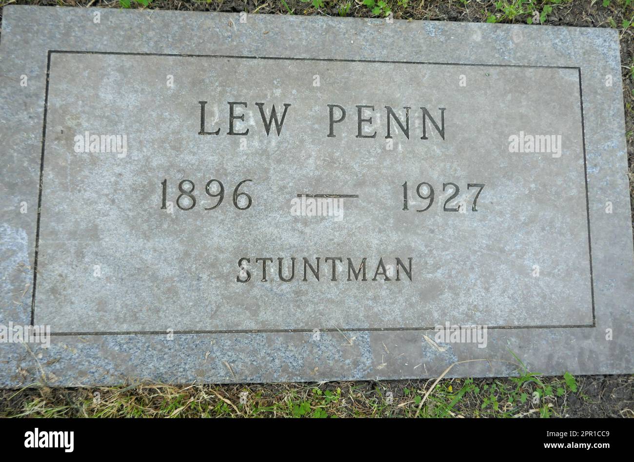 Los Angeles, California, USA 22nd April 2023 Stungman Lew Penn Grave at ...