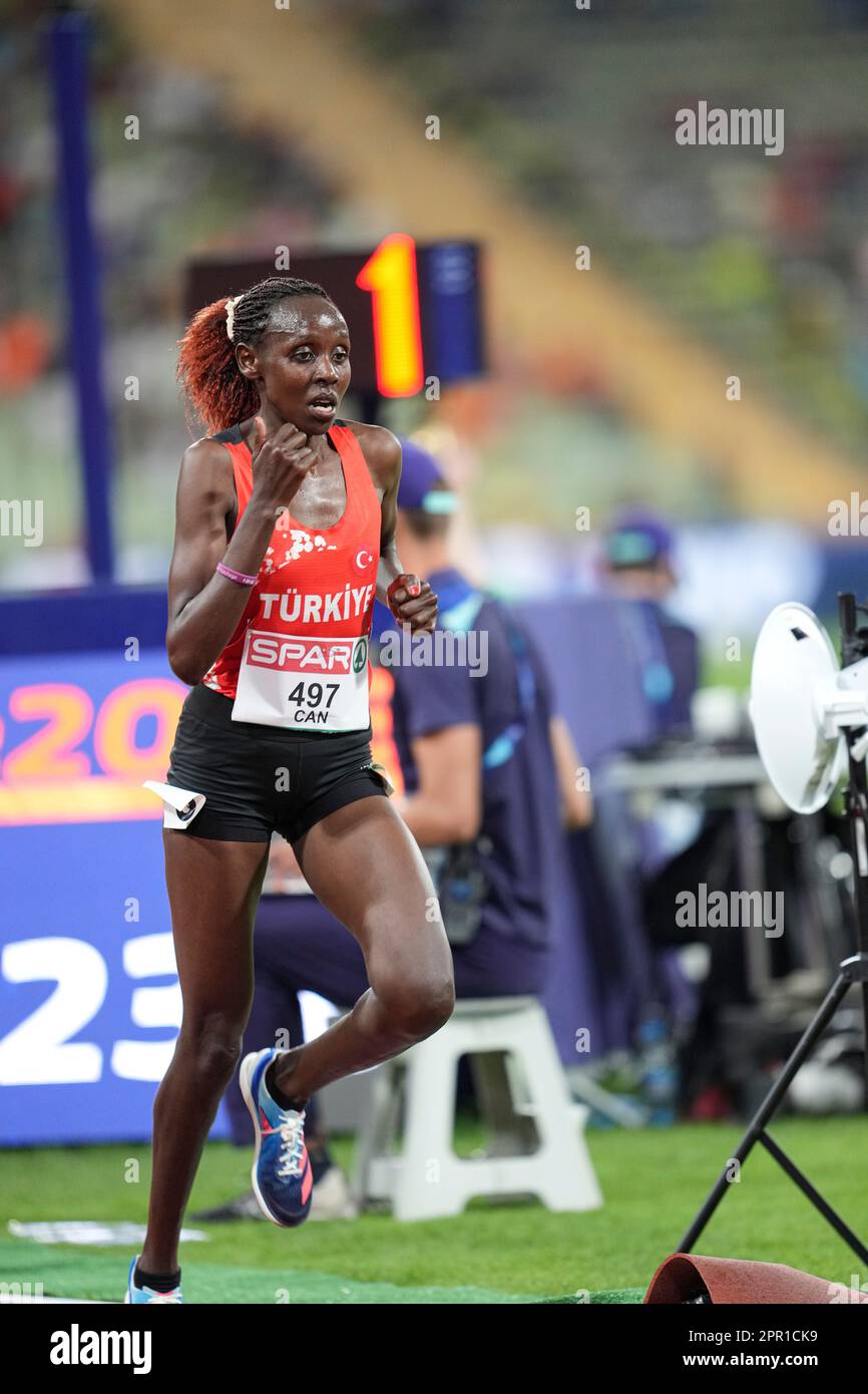 Yasemin Can participating in the 10.000 meters at the 2022 European ...