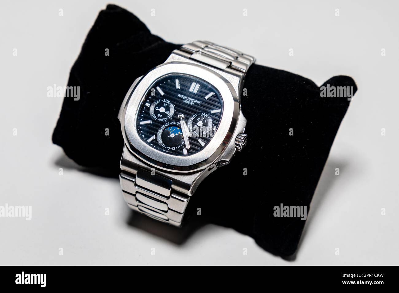 Men's watch Patek Philippe Geneve Stock Photo - Alamy