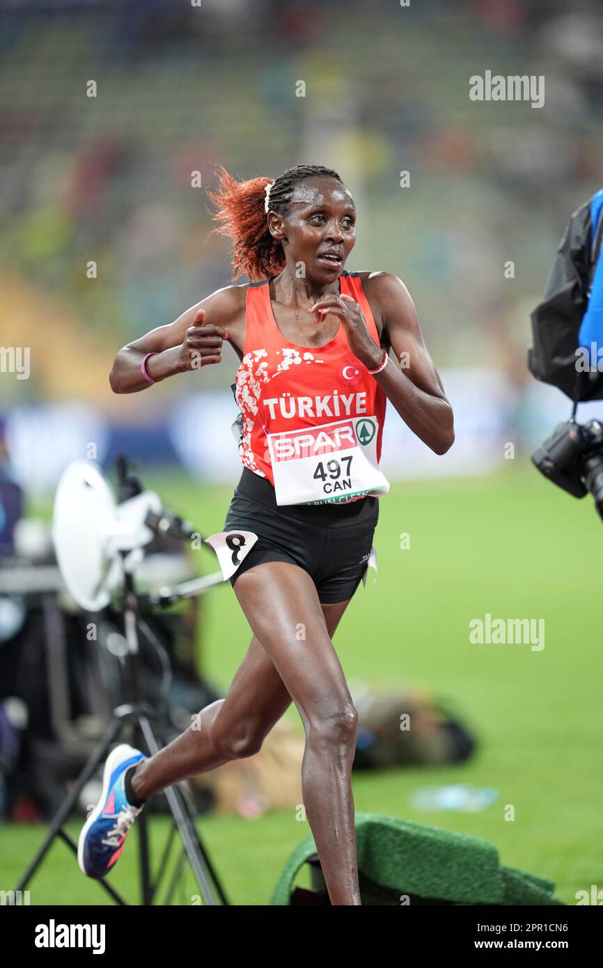 Yasemin Can participating in the 10.000 meters at the 2022 European ...