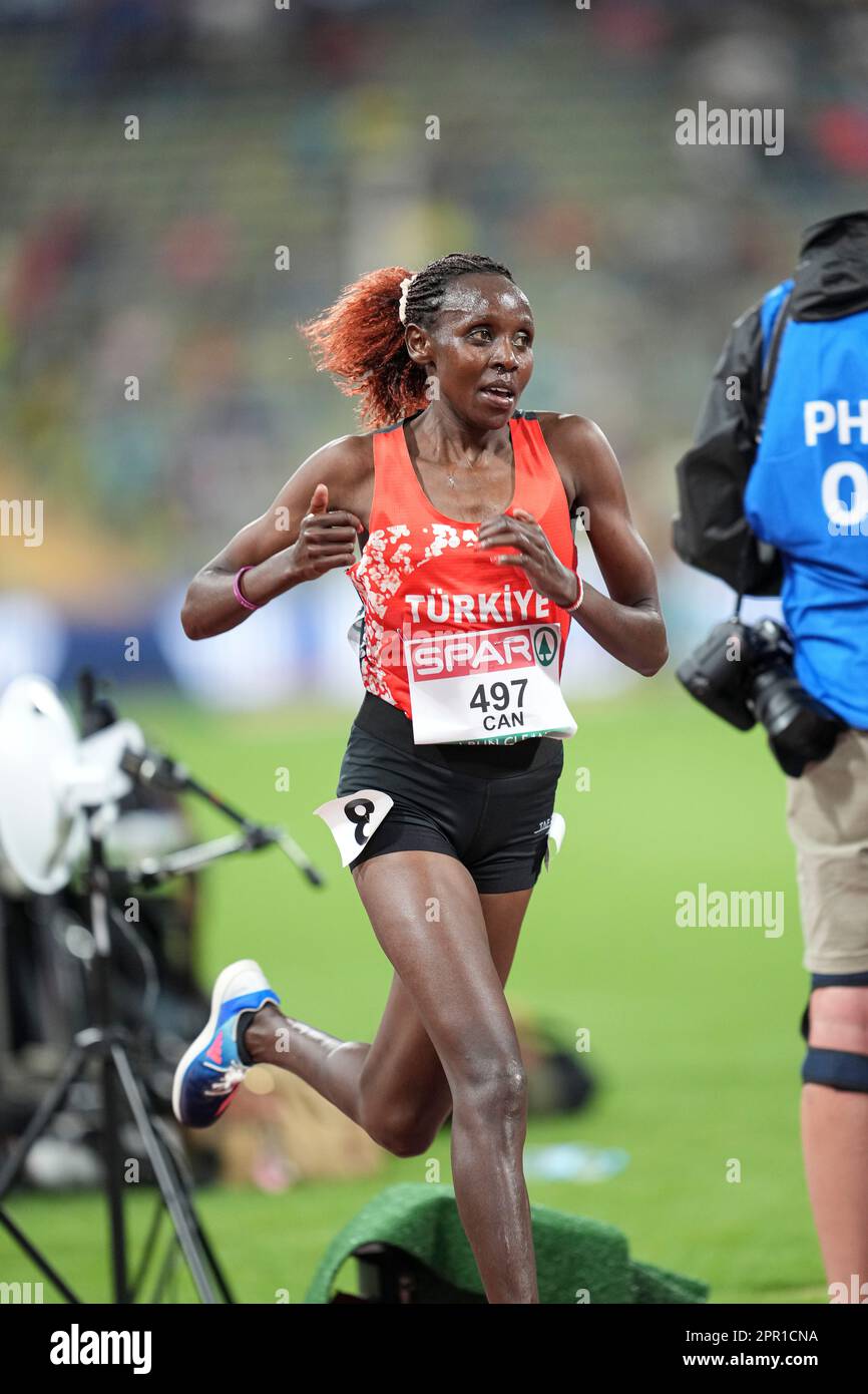 Yasemin Can participating in the 10.000 meters at the 2022 European ...