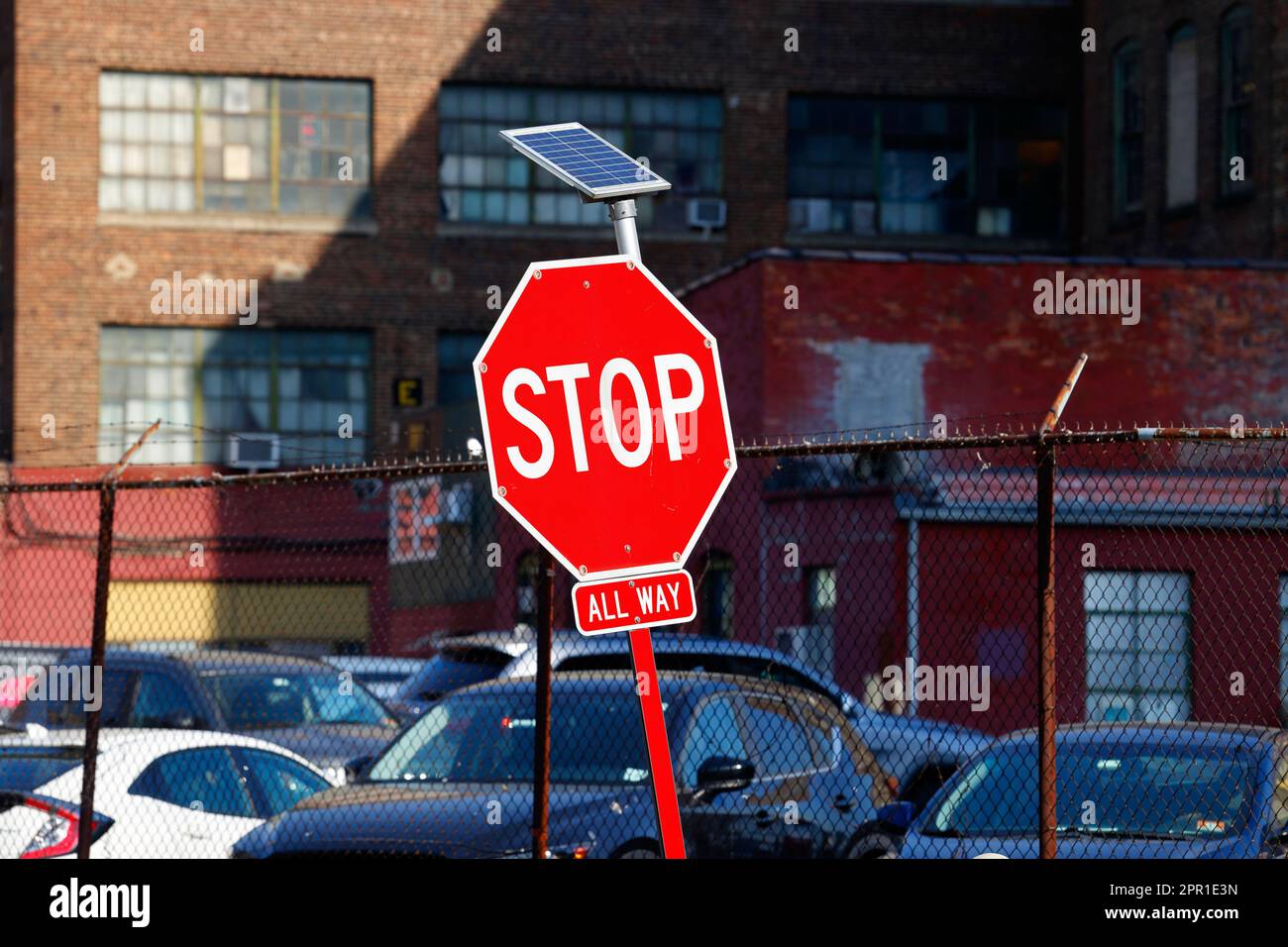A solar powered flashing led stop sign. These solar signs are ... A solar powered flashing led stop sign. These solar signs are ...