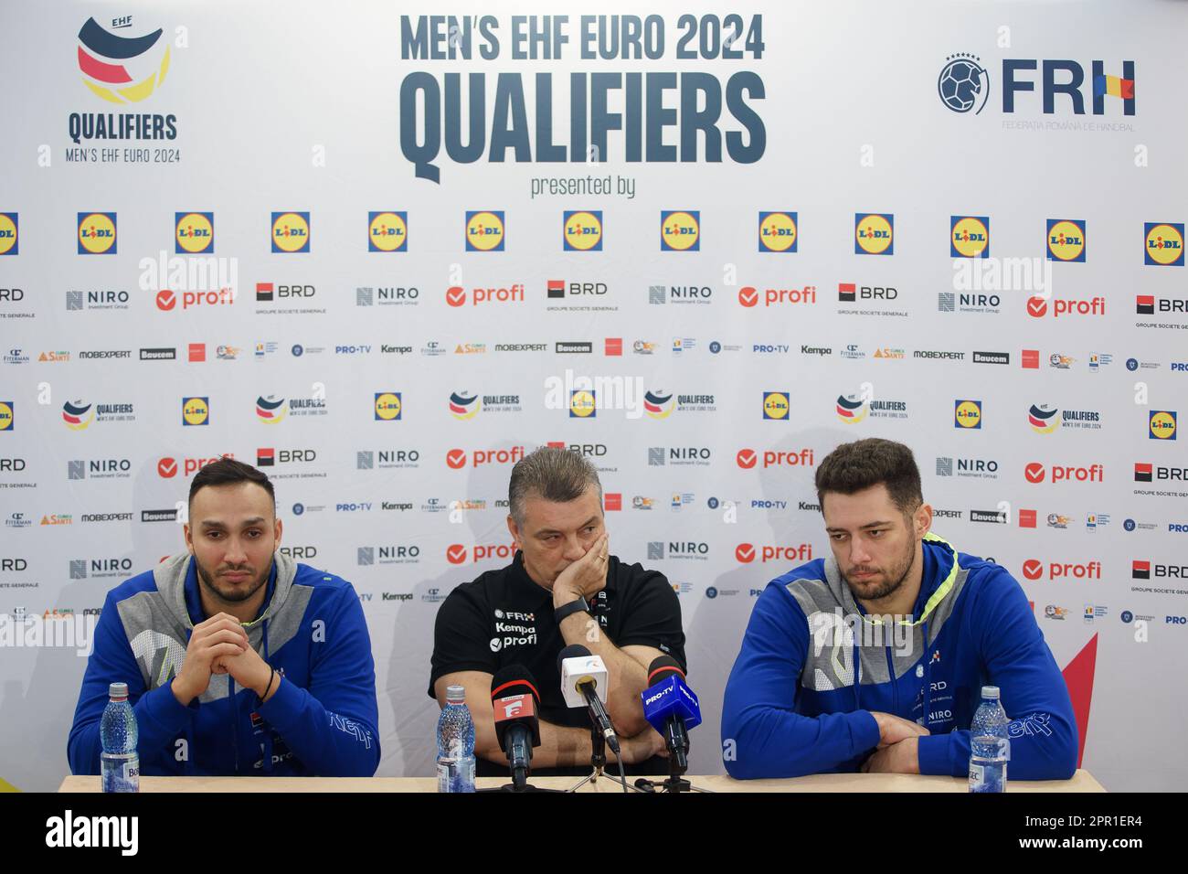 Bucharest, Romania. 25th Apr, 2023: Xavier Pascual Fuertes (C), coach ...