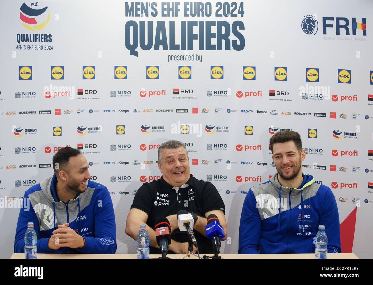 Bucharest, Romania. 25th Apr, 2023: Xavier Pascual Fuertes (C), coach ...