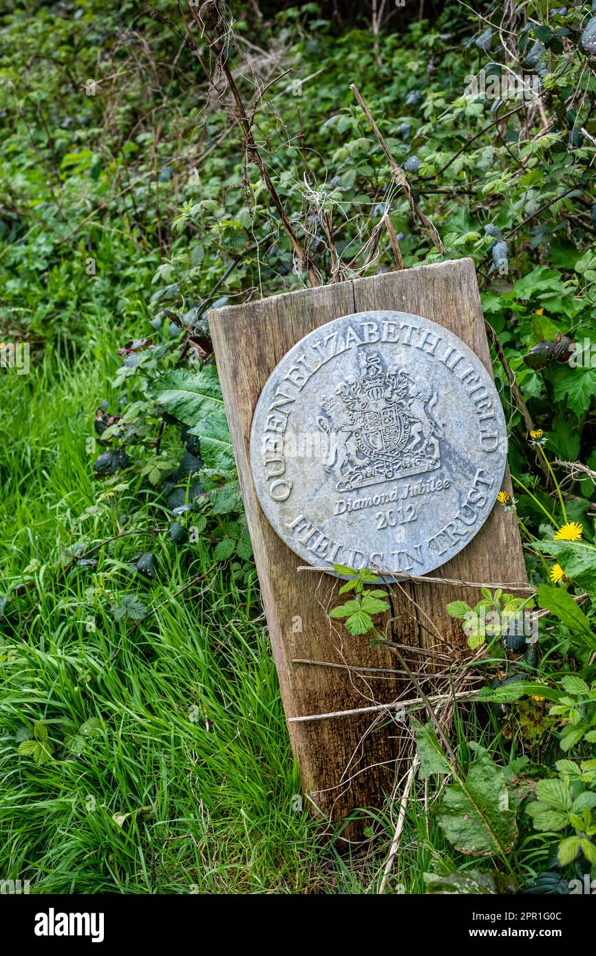 Queen elizabeth plaque hi-res stock photography and images - Alamy