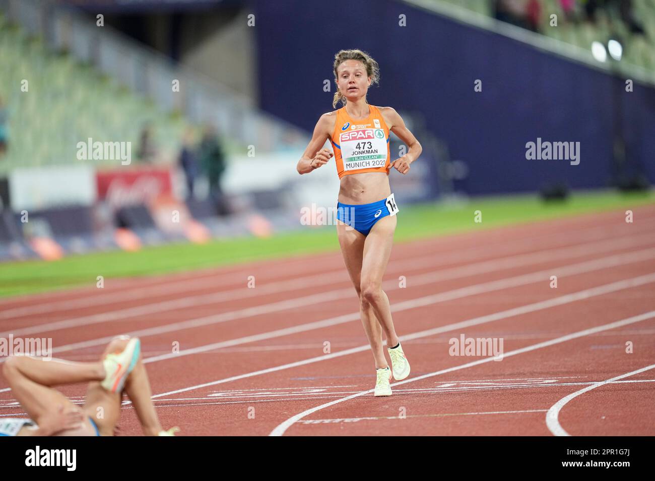 Silke Jonkman participating in the 10.000 meters at the 2022 European ...