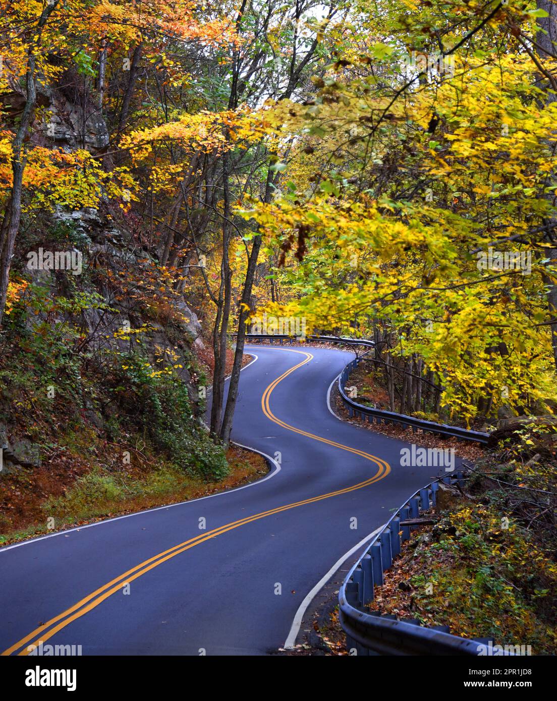 Highway curves and twists up Bays Mountain in Kingsport, Tennessee ...