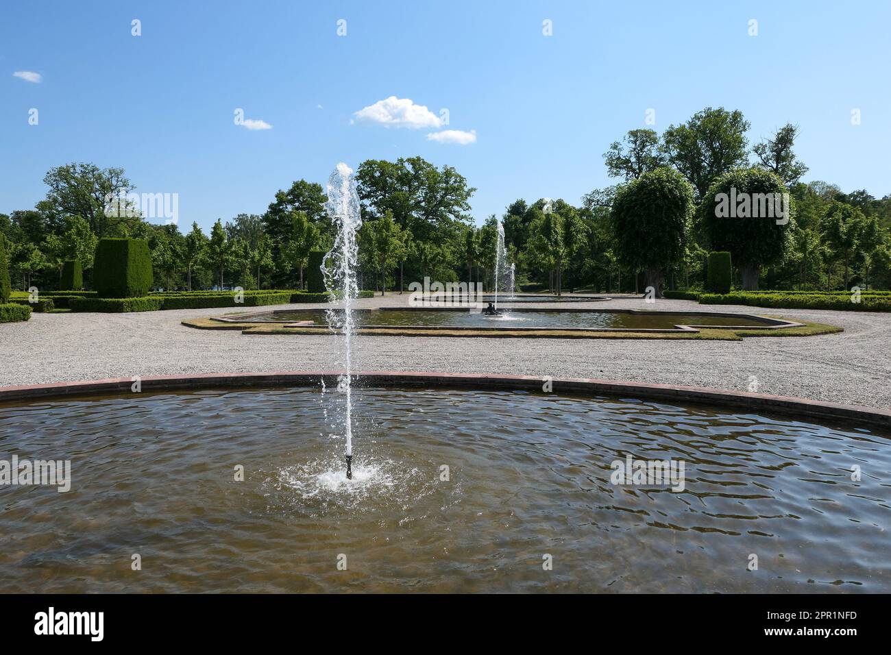 Two fountains in park hi-res stock photography and images - Alamy