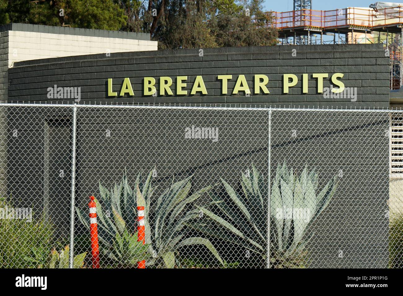 Sign for la brea tar pits hi-res stock photography and images - Alamy